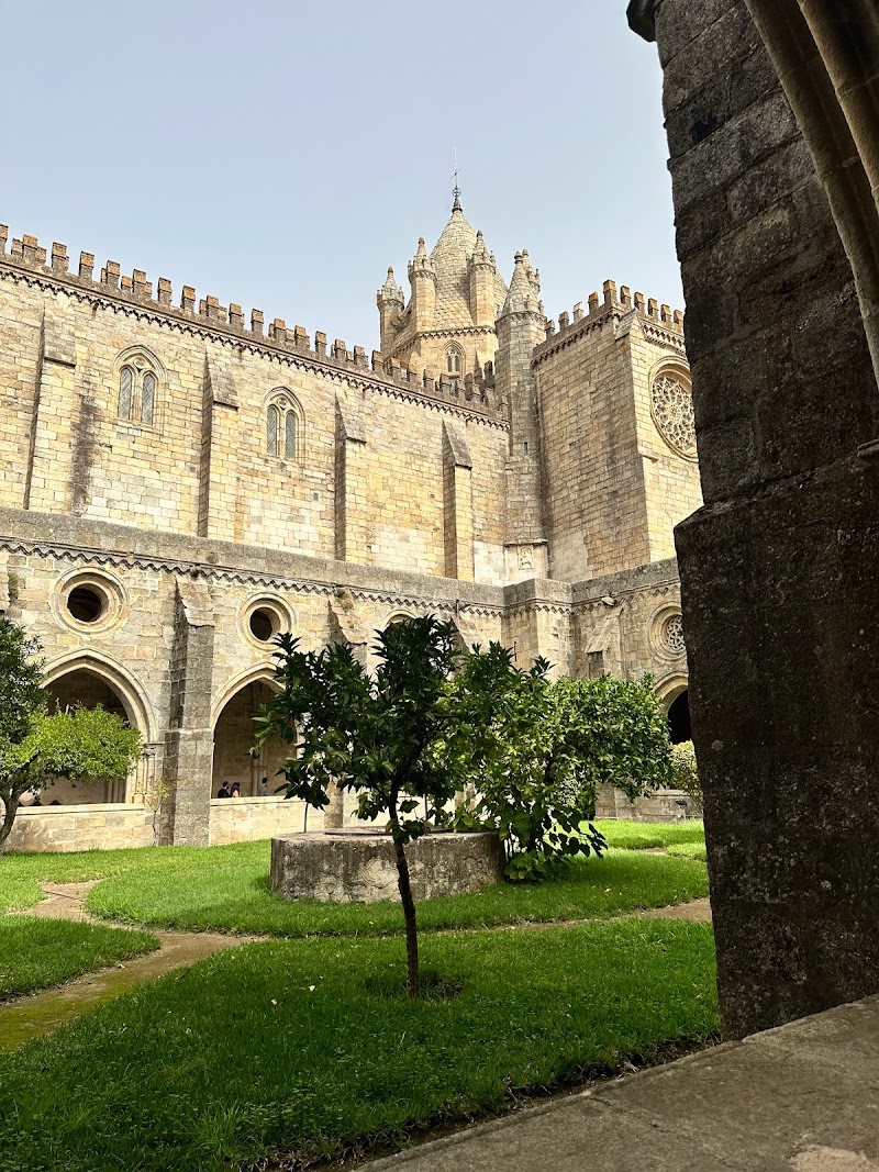 Tourist Map of Évora - Unveil the Rich History - Tourist Guide Map