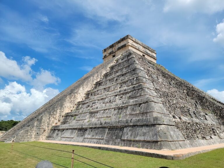 Tourist Map of Chichén Itzá - Discover the Heart of the Mayan Empire ...