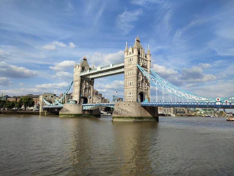 Tourist Map of Tower Bridge - Gateway to Londons History - Tourist ...