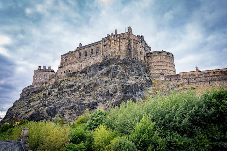Tourist Map of Edinburgh Castle - Unveiling Scotlands History - Tourist ...